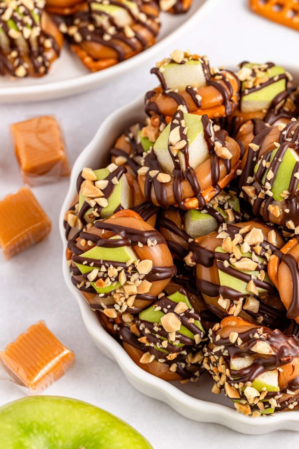 Caramel Apple Pretzel Bites - xoxoBella