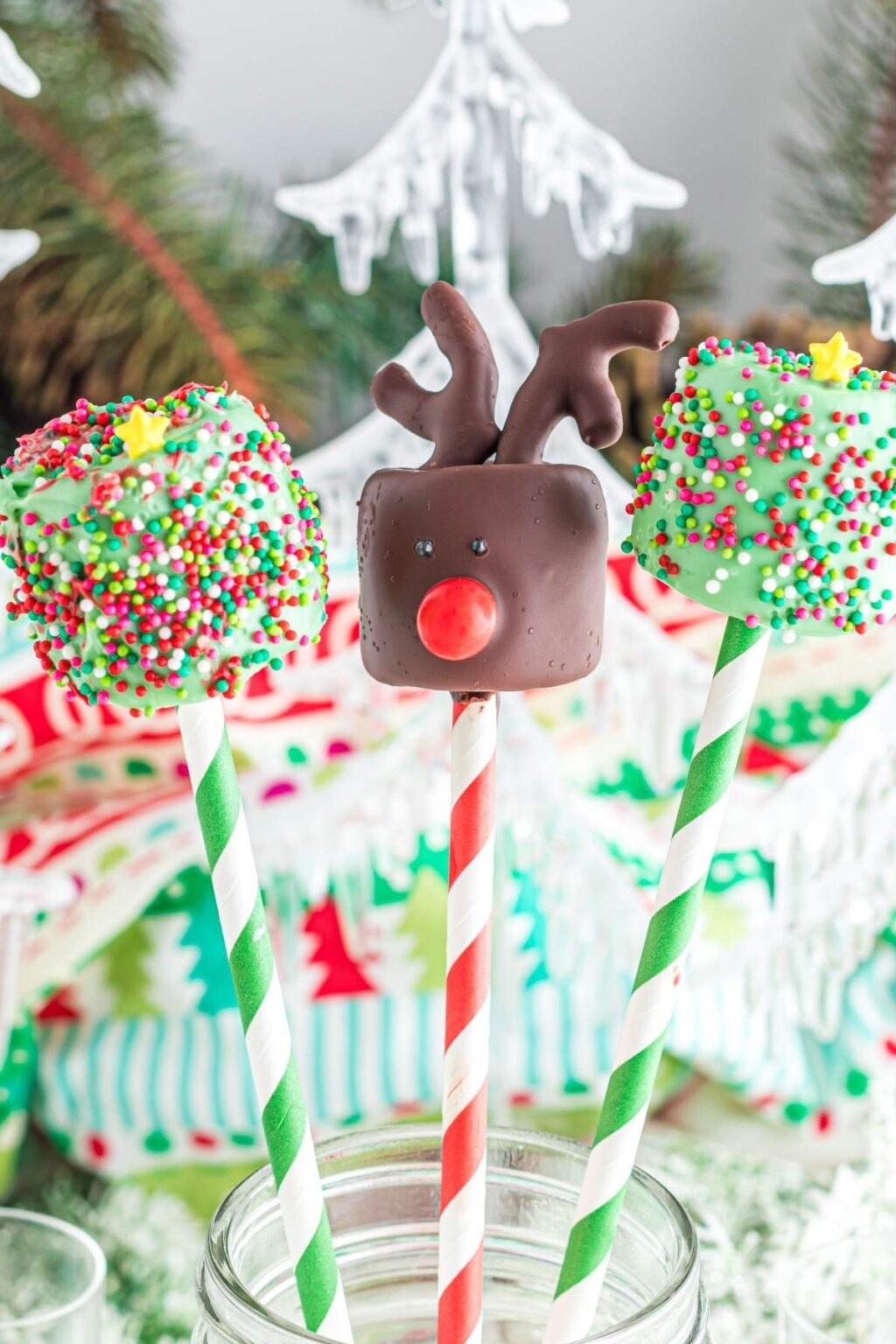 Christmas Marshmallow Pops - xoxoBella