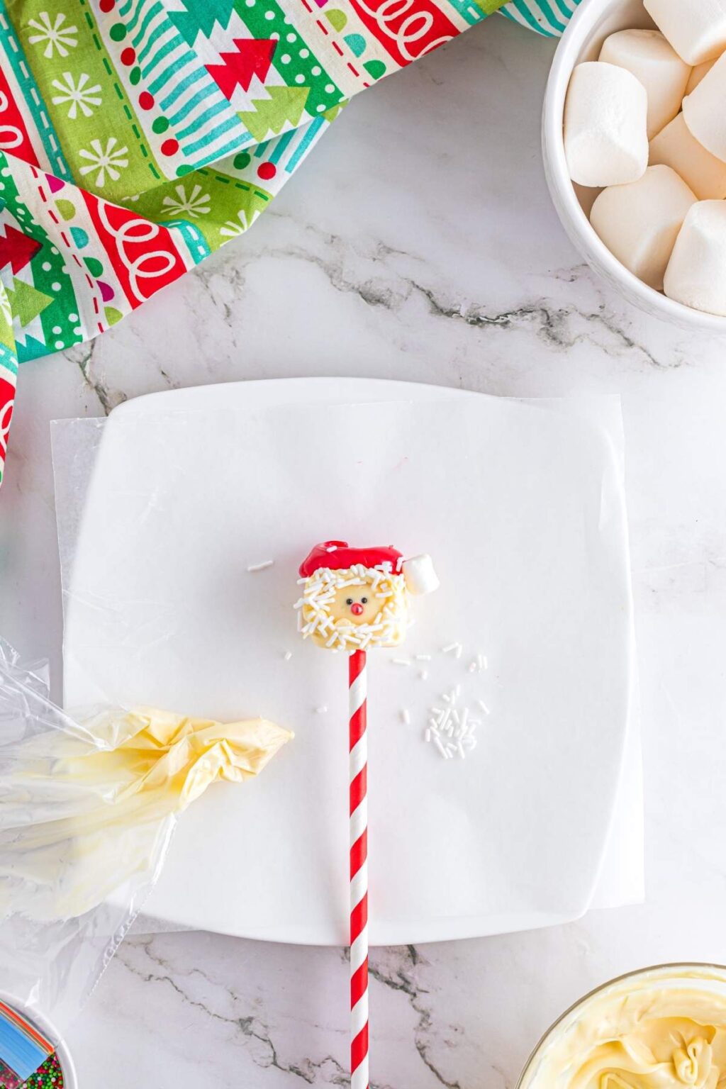 Christmas Marshmallow Pops - xoxoBella