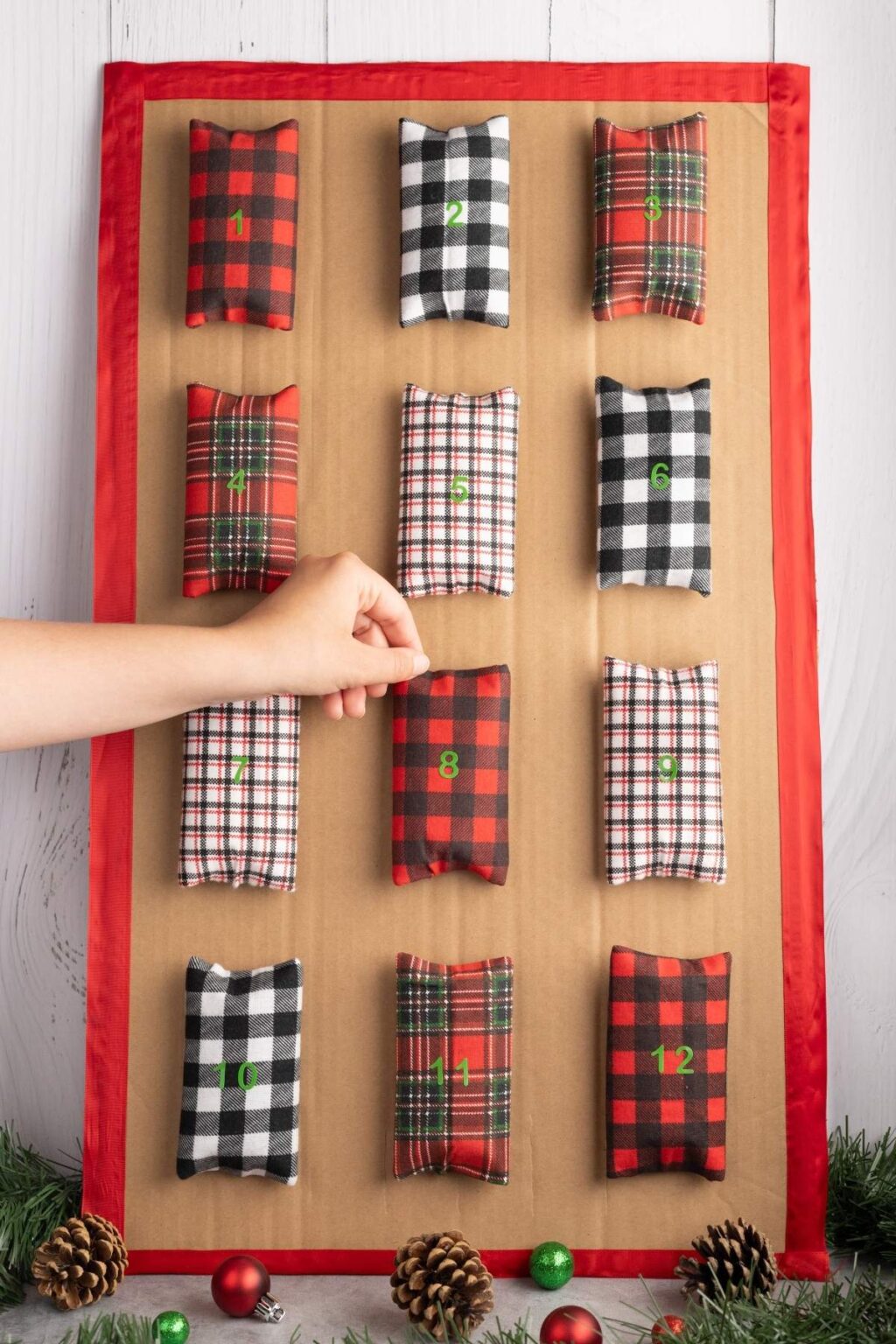 DIY 12 Days of Christmas Countdown Calendar - xoxoBella