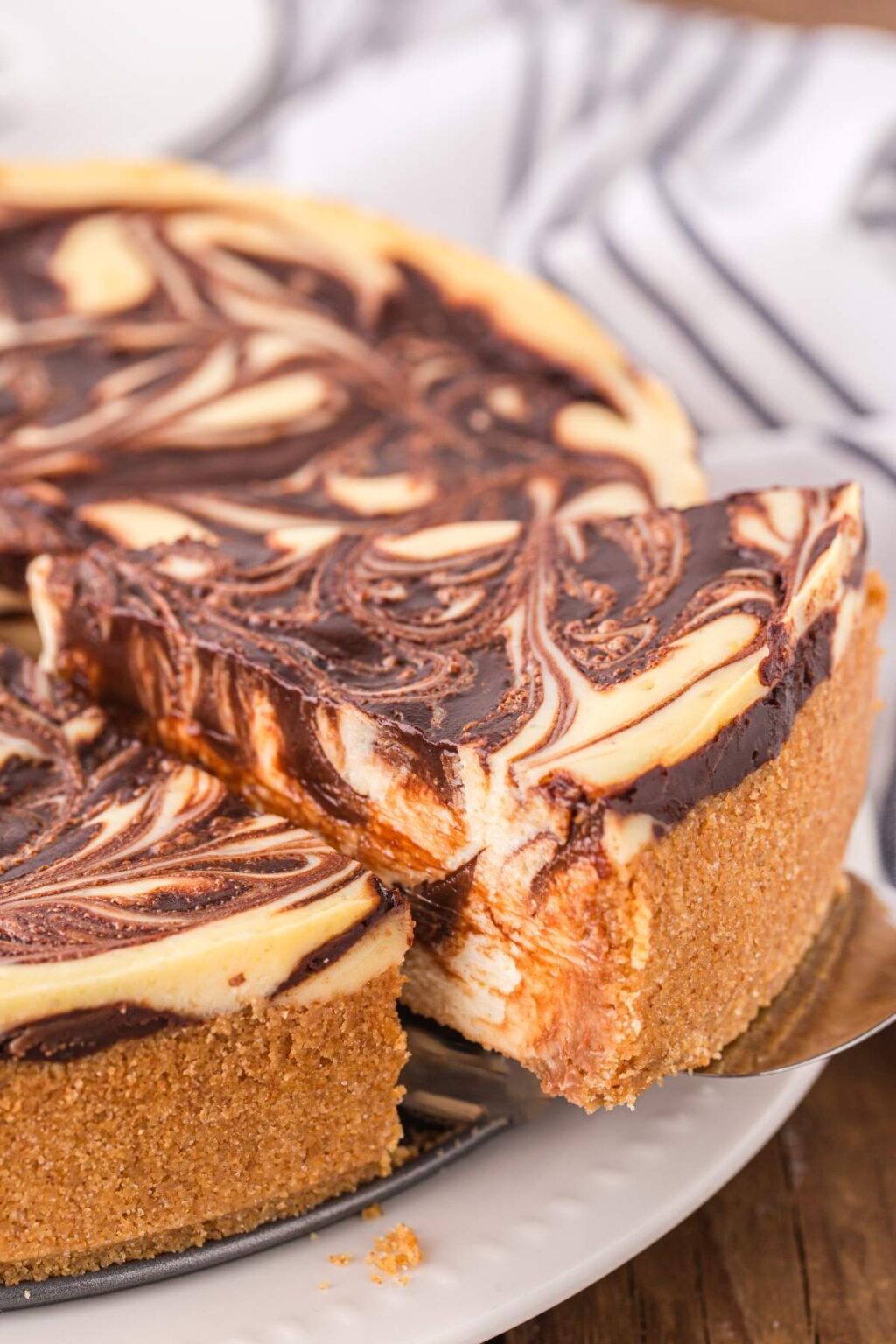 Chocolate Swirl Cheesecake - xoxoBella