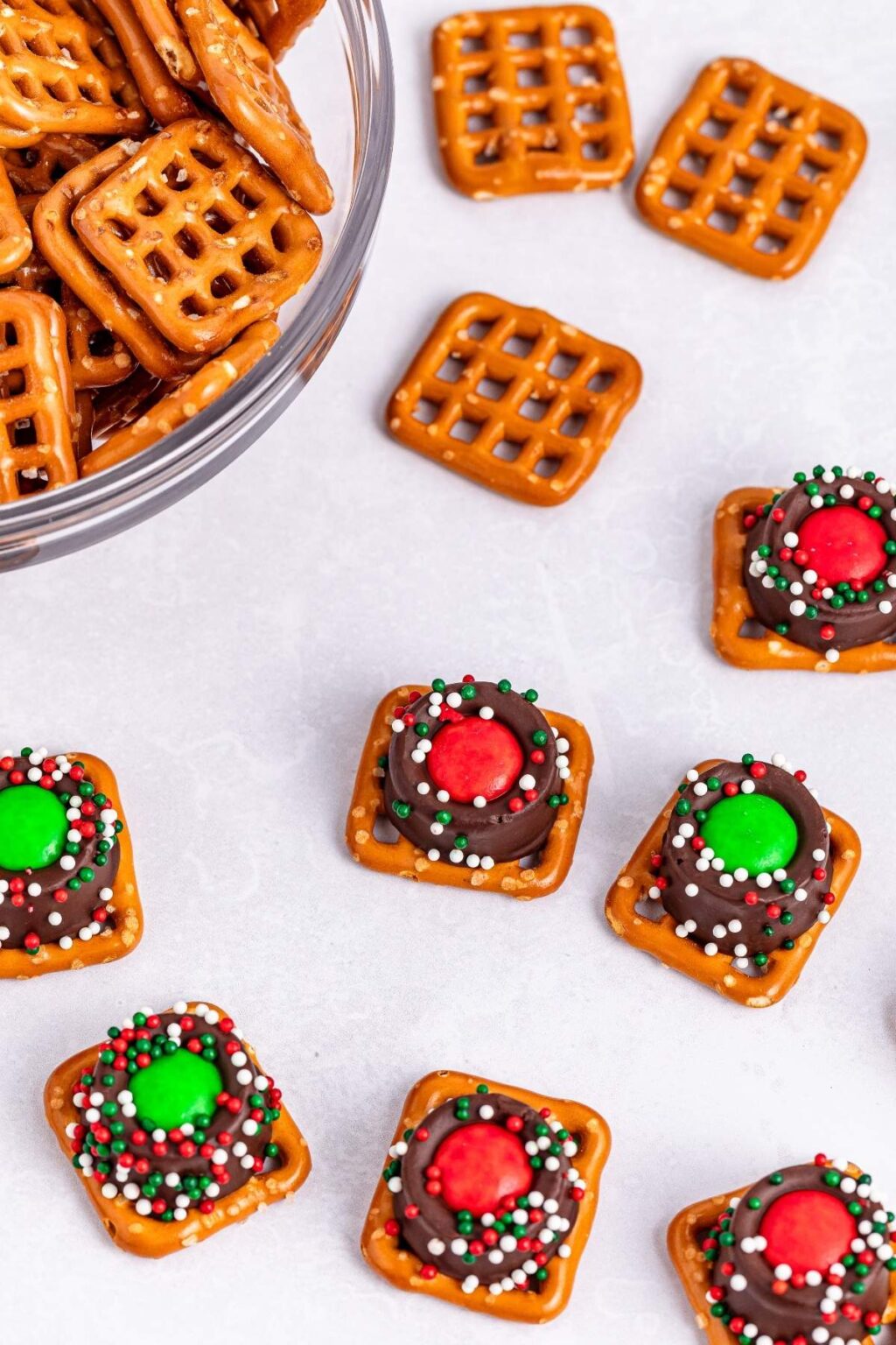 Christmas Rolo Pretzel Bites - xoxoBella