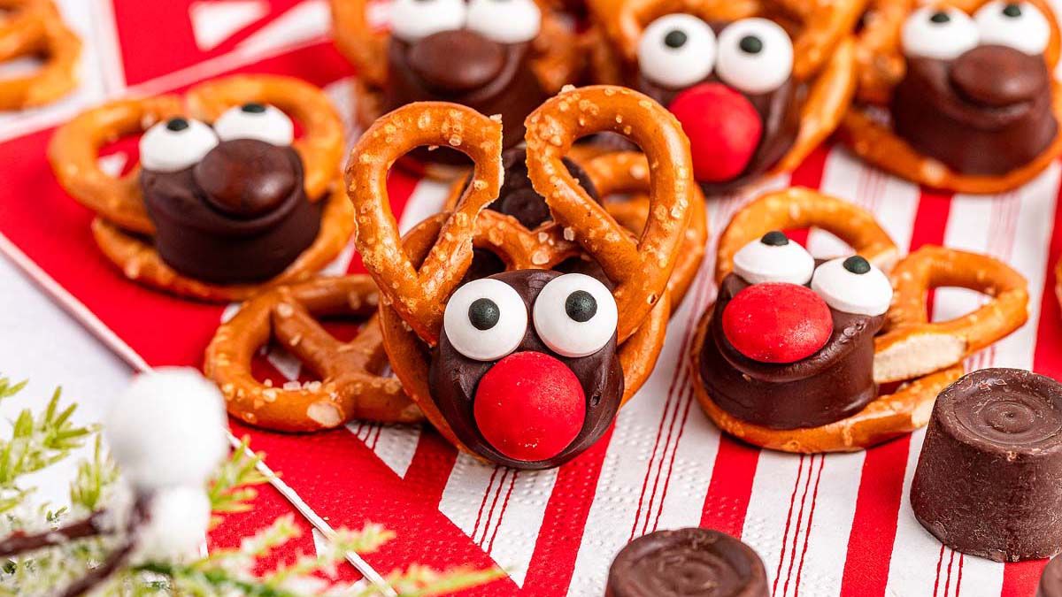 Reindeer Rolo Pretzels - xoxoBella