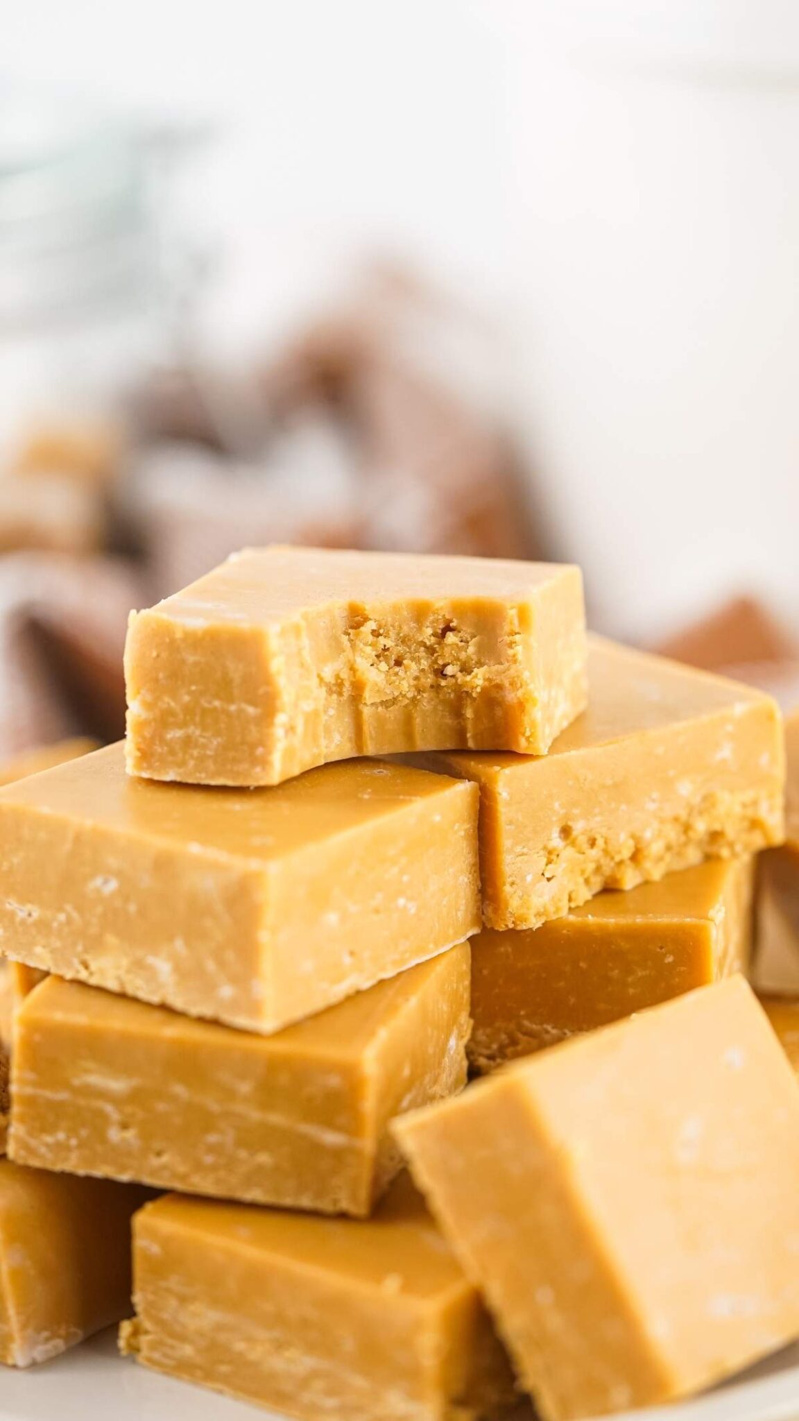 2-Ingredient Caramel Fudge - xoxoBella