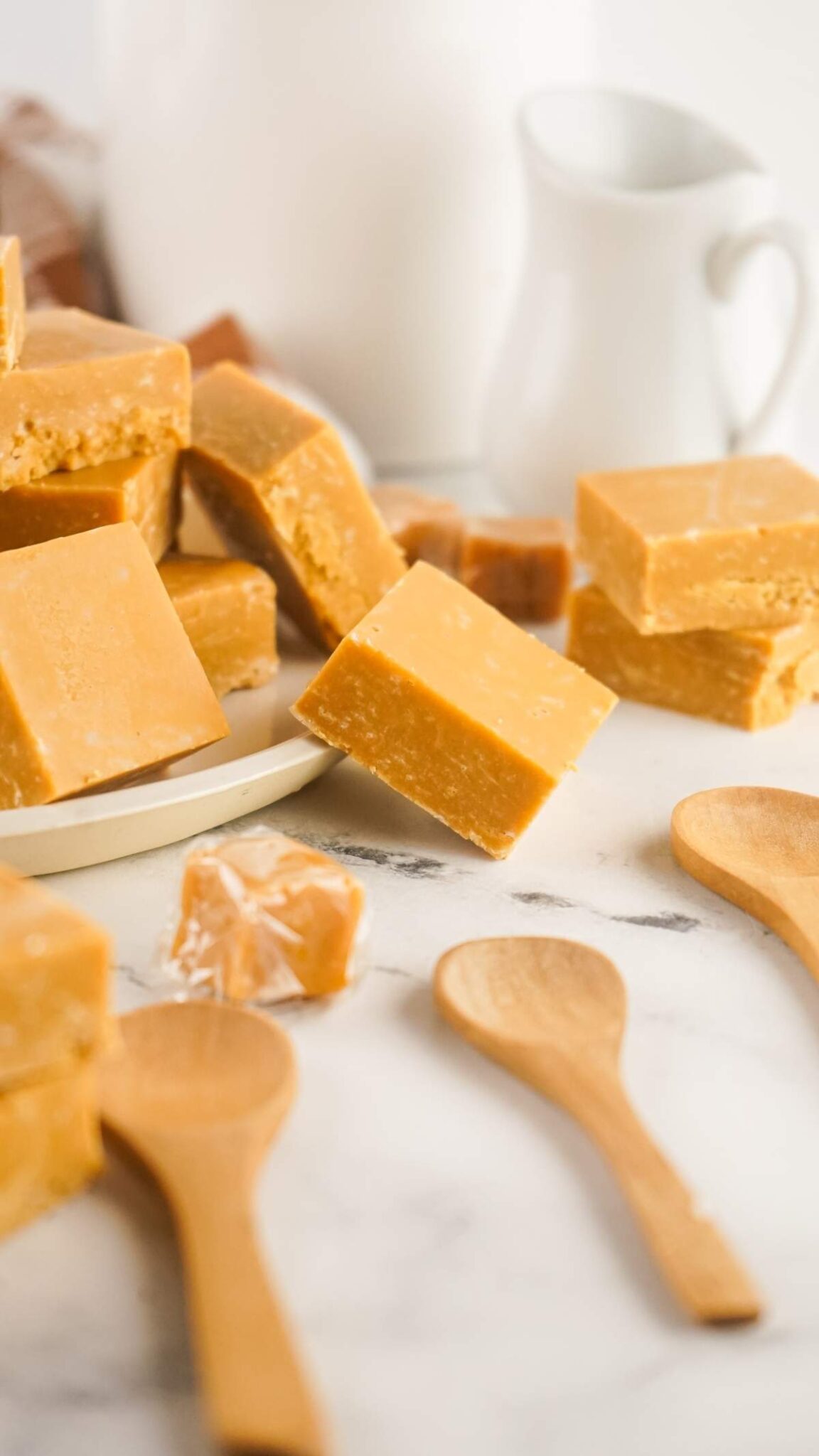 2-Ingredient Caramel Fudge - xoxoBella