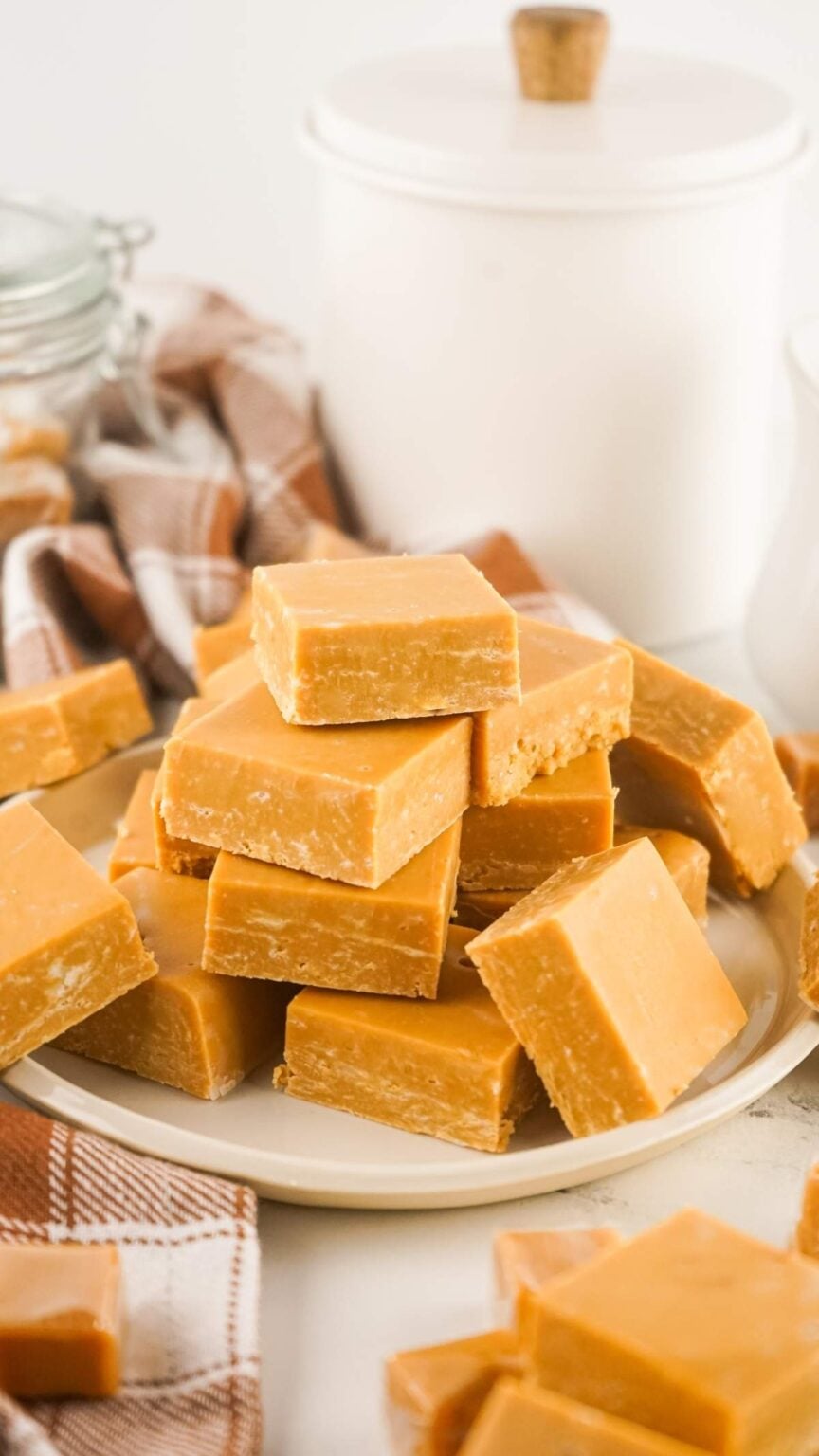 2-Ingredient Caramel Fudge - xoxoBella