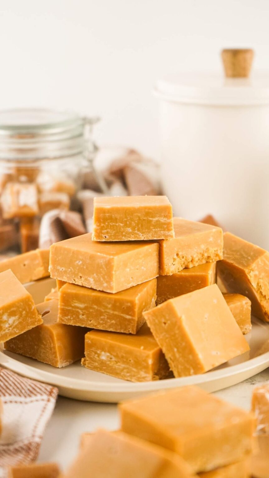 2-Ingredient Caramel Fudge - xoxoBella