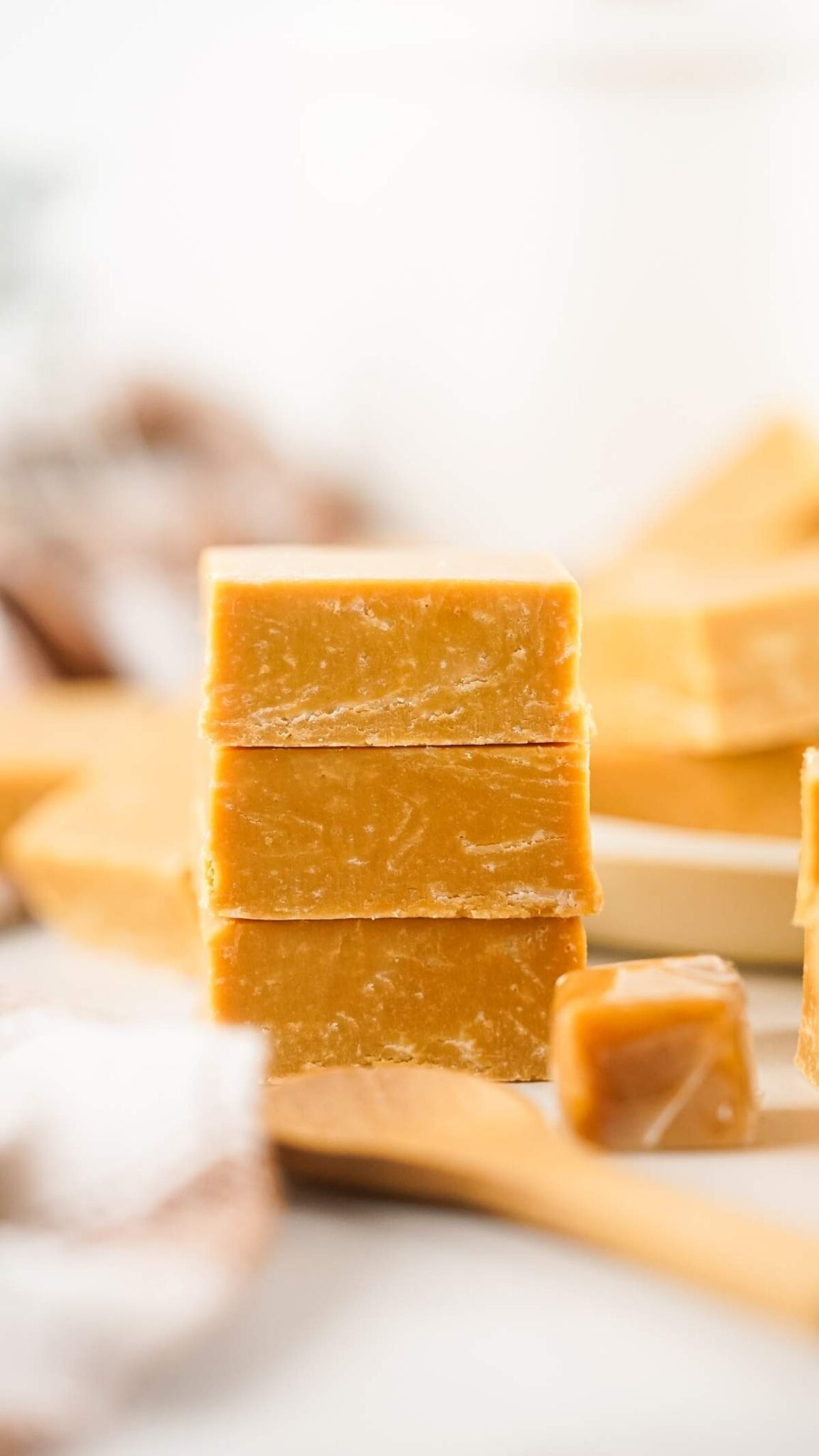 2-Ingredient Caramel Fudge - xoxoBella