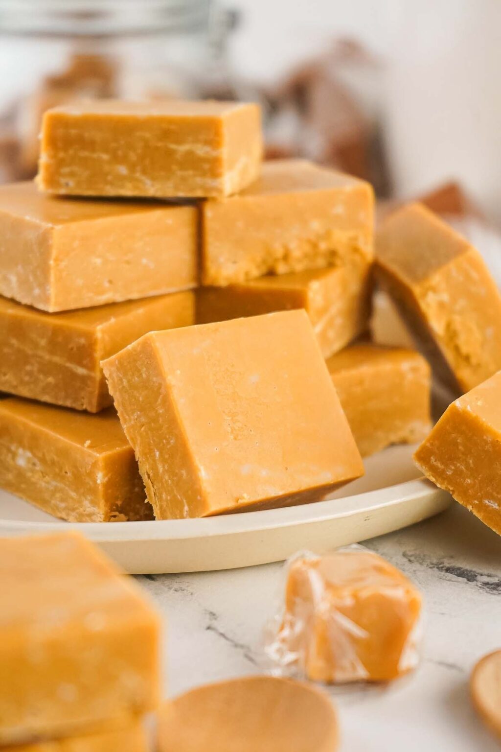 2-Ingredient Caramel Fudge - xoxoBella