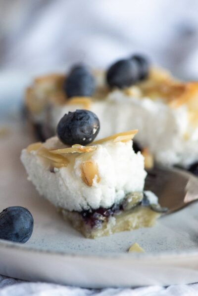 Blueberry Pie Meringue Squares - xoxoBella