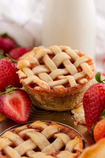Mini Strawberry Pies - xoxoBella