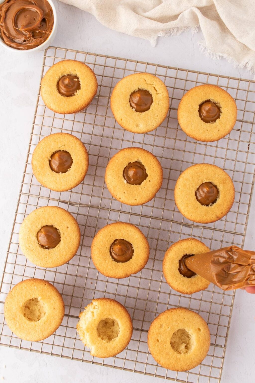 Dulce de Leche Cupcakes - xoxoBella
