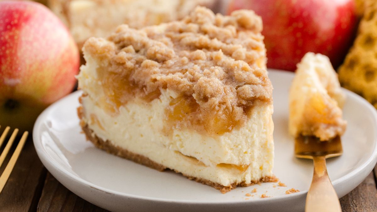 Apple Pie Cheesecake - xoxoBella