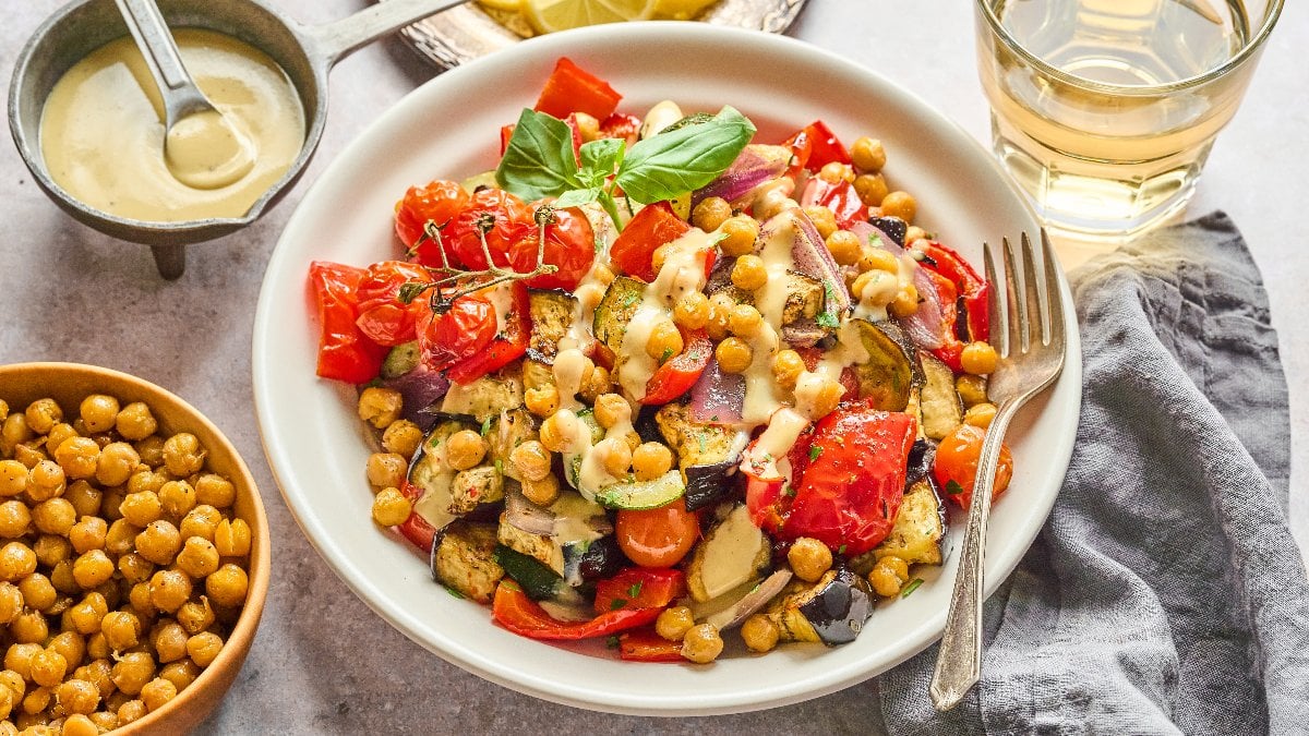 Mediterranean Chickpea Salad - xoxoBella