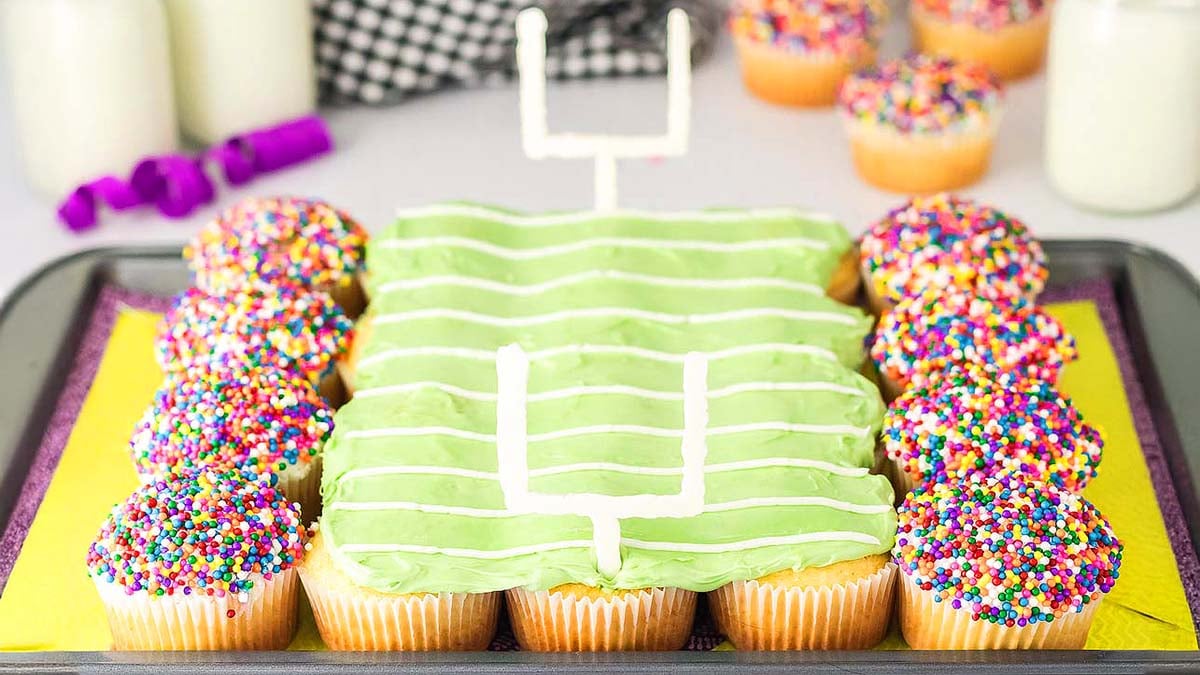 Football Stadium Cupcakes - xoxoBella